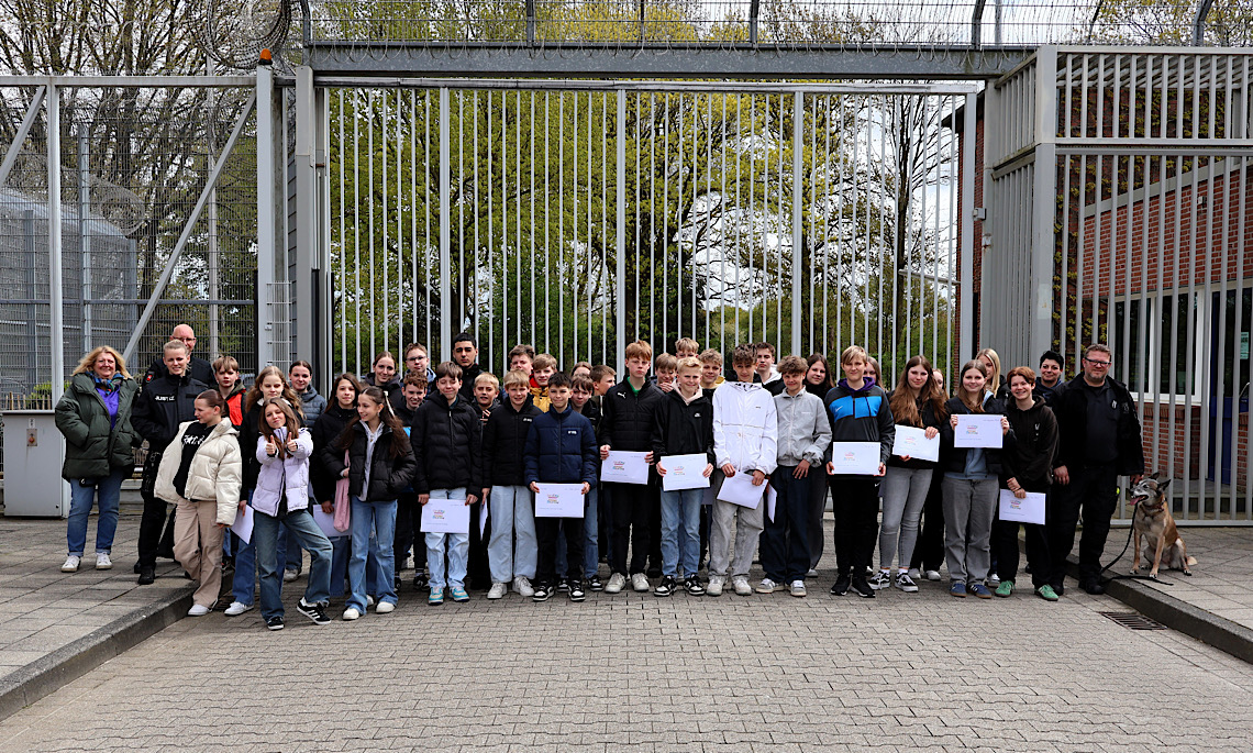 Zukunftstag - 37 Schüler blicken hinter die Gitter der JVA Meppen - Was ... Zukunftstag - 37 Schüler blicken hinter die Gitter der JVA Meppen - Was ...